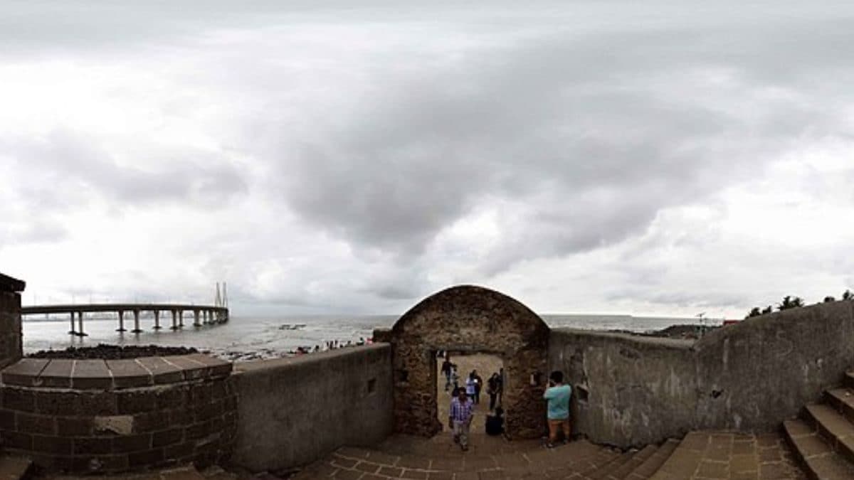 This Historic Fort in Mumbai, Overlooking the Arabian Sea, Boasts ...