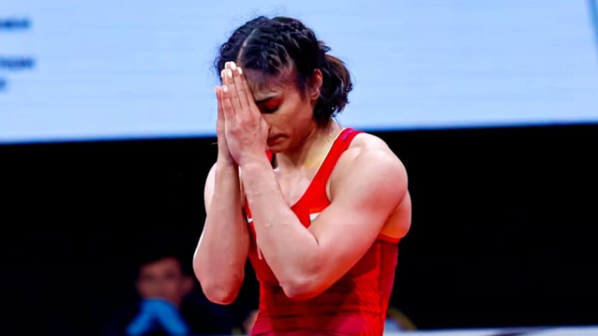 Paris Olympics: Babita Phogat Asks Cousin Vinesh to Reconsider ...