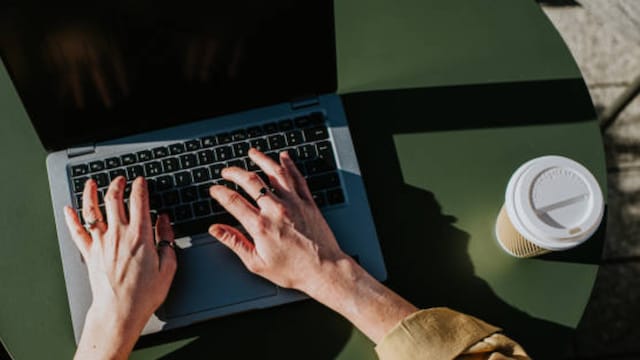 WhatsApp New Typing Indicator Now Available For Android And iPhone ...