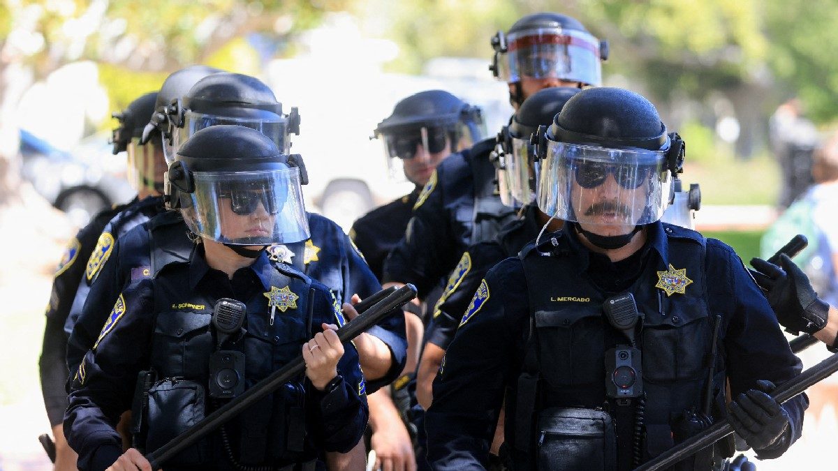 Blast Inside Southern California Courthouse Injures 2, Cops Detain One ...