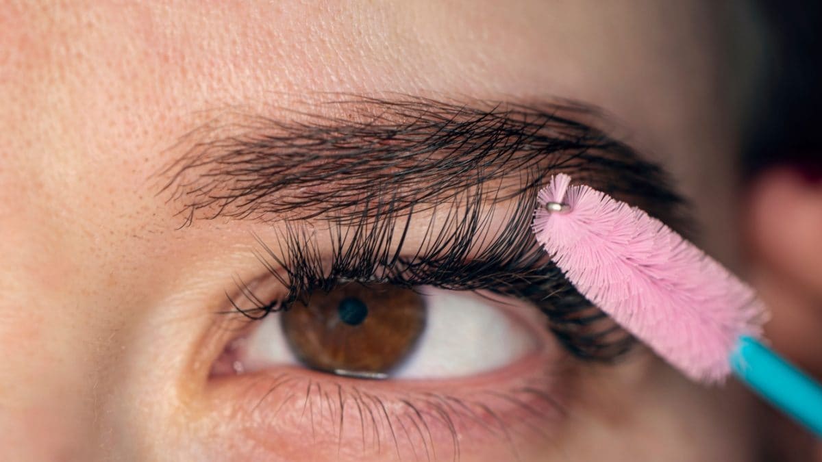 Want Long Eyelashes Naturally? Try These 5 Easy Remedies | Lifestyle ... Want Long Eyelashes Naturally? Try These 5 Easy Remedies | Lifestyle ...