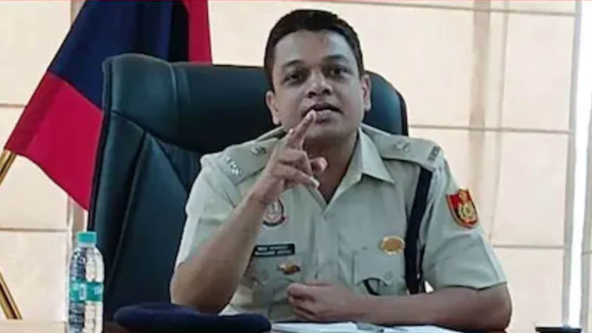 Meet Shashank Jaiswal, The Delhi IPS Officer Who’s Viral For Saving Road Accident Victim ...