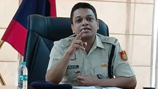 Meet Shashank Jaiswal, The Delhi IPS Officer Who’s Viral For Saving Road Accident Victim ...