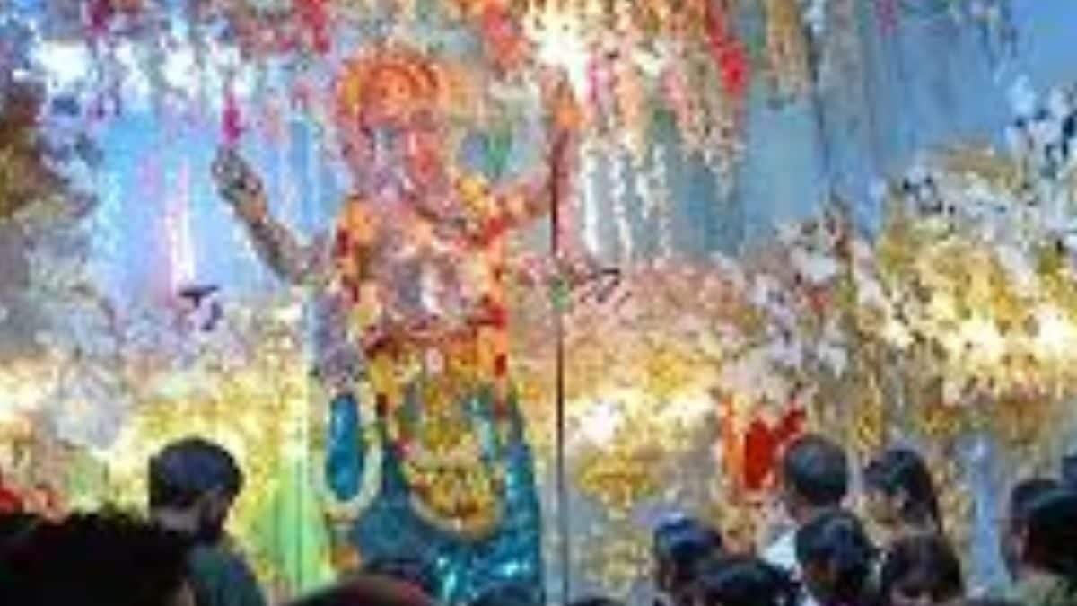 In Telangana's Nizamabad, Local Mandali Creates 10-foot tall Mirror ...