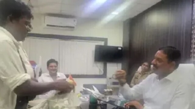 Auraiya DM’s Kind Act Goes Viral After Sharing Meal With Land Encroachment Complainant ...