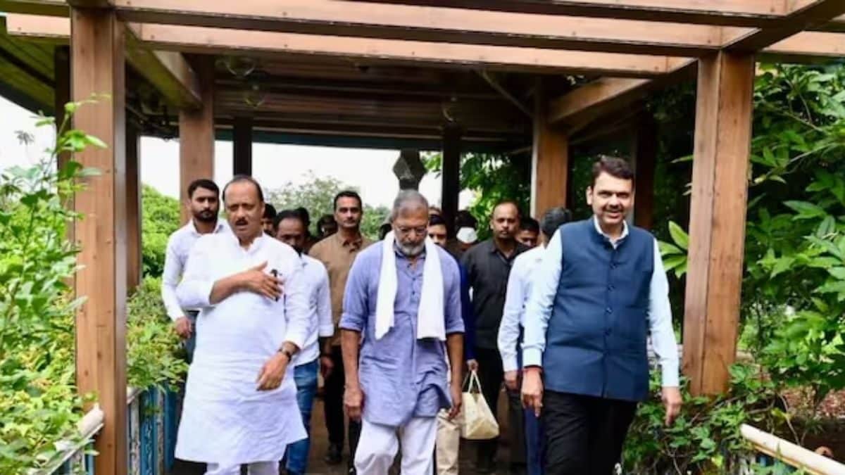 In Pics: Devendra Fadnavis And Ajit Pawar Attend Nana Patekar's Ganesh ...