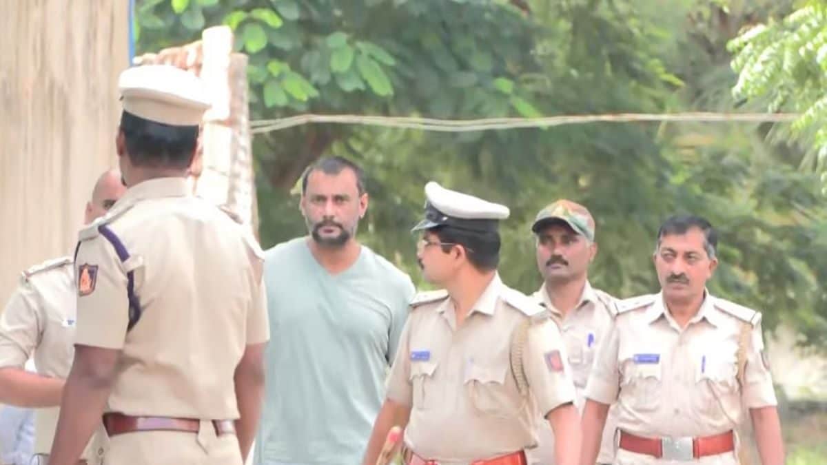 Actor Darshan Cheerful After Wife’s Visit And TV Installation In ...