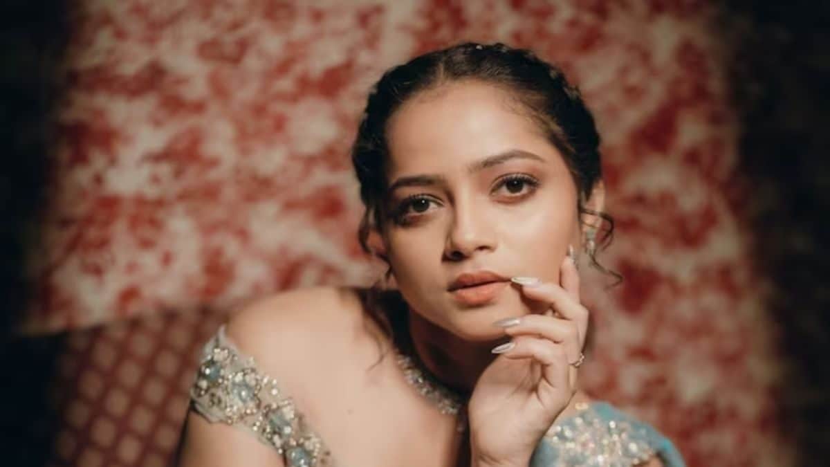 Marathi Actress Shivali Parab Oozes Oomph In Pastel Saree | Movies News ...