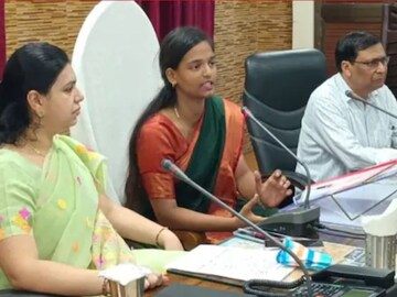 IAS Divya Mittal Makes Class 12 Student DM Of UP's Deoria For 2 Hours - News18