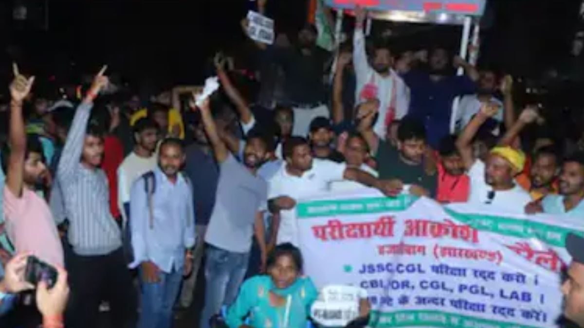 Students Protest Against Alleged JSSC CGL Exam Paper Leak By Submitting ...