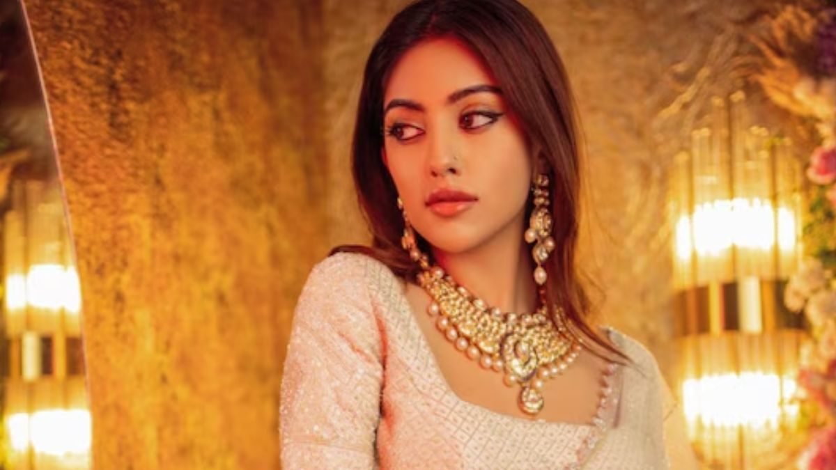 South Actress Anu Emmanuel Channels Traditional Elegance In Her Cotton ...