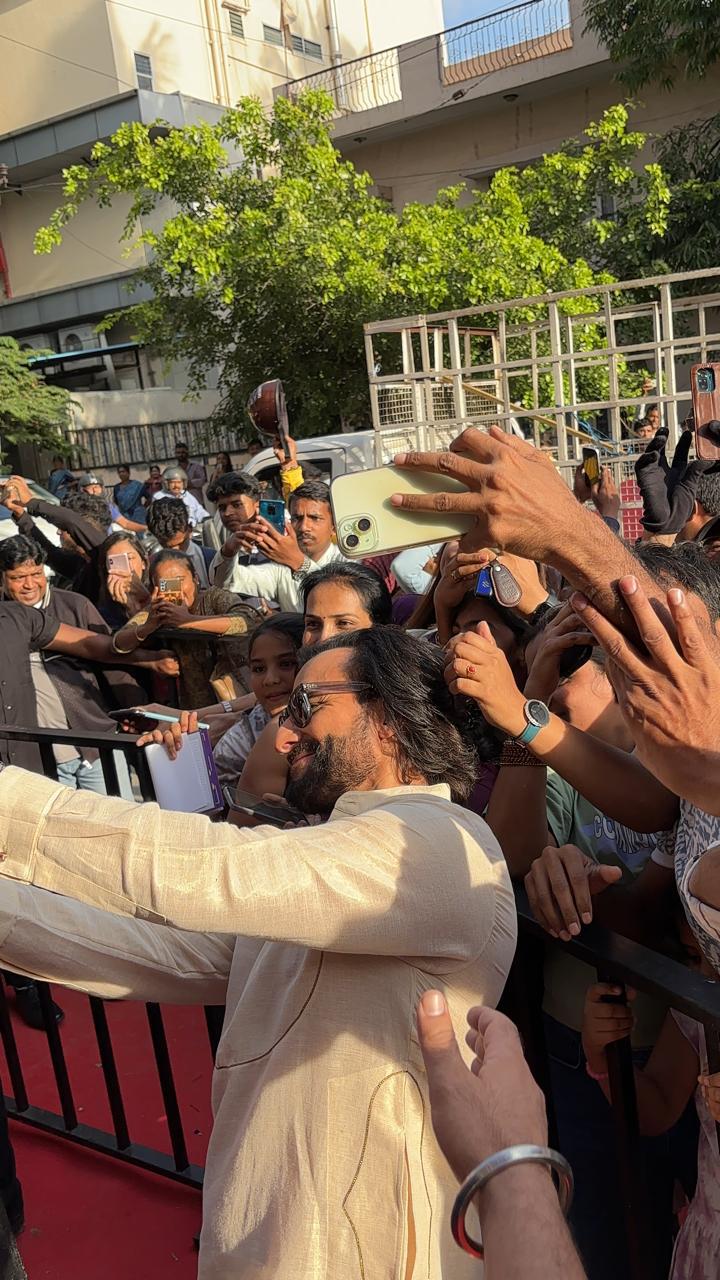 Saif Ali Khan Delights Fans With Selfies During Public Appearance ...