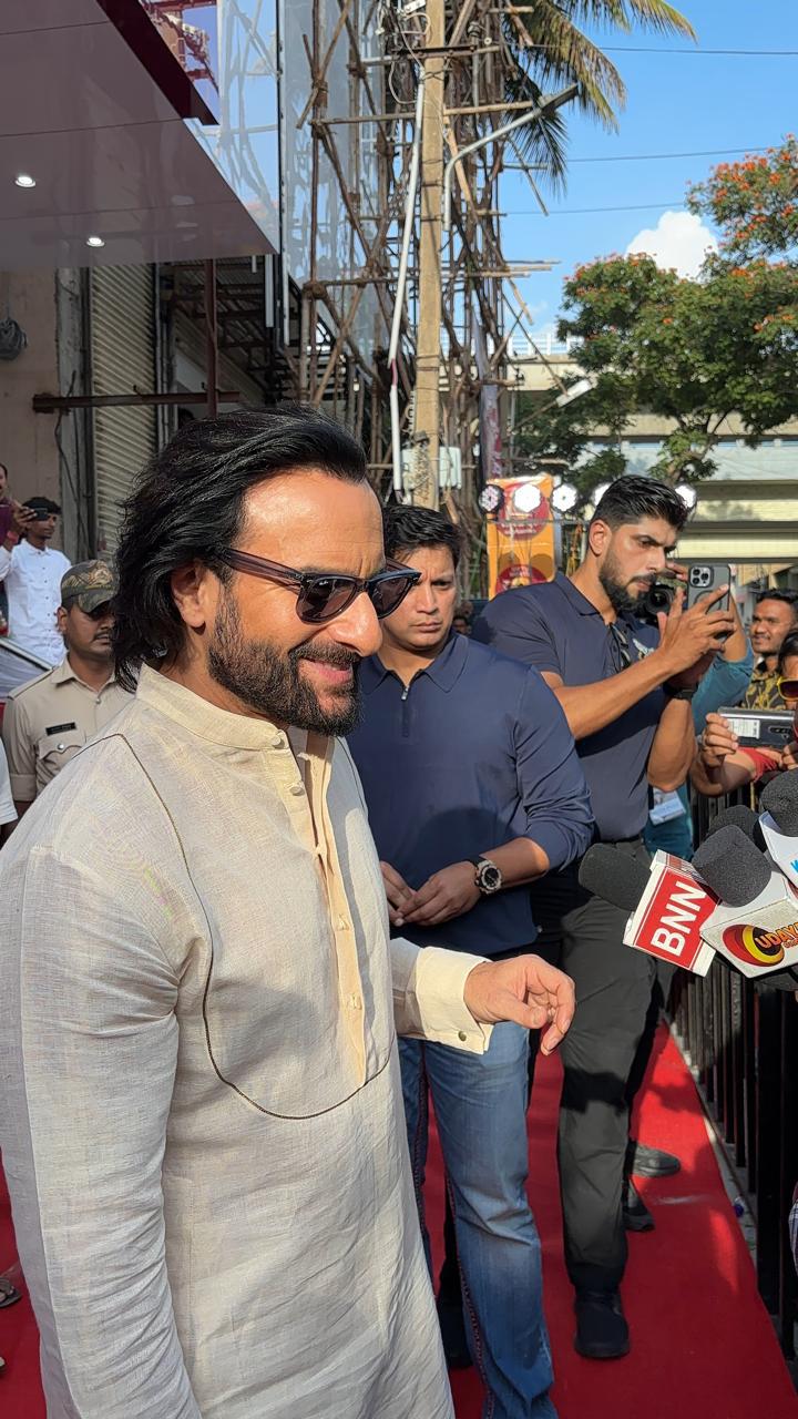 Saif Ali Khan Delights Fans With Selfies During Public Appearance ...