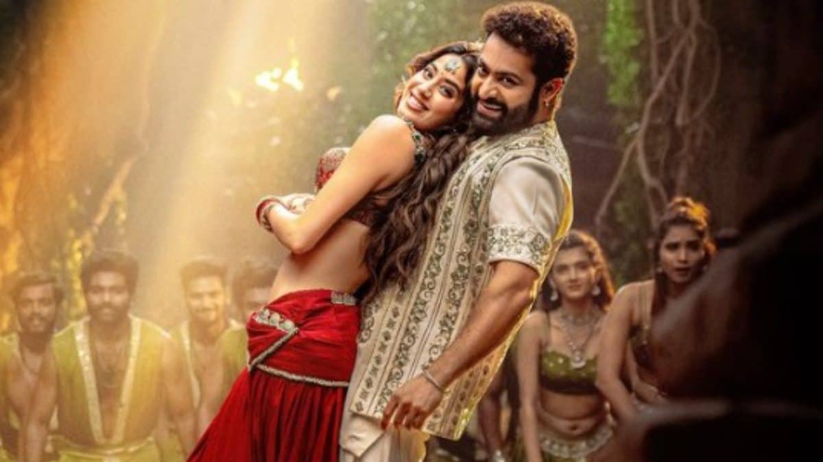 Devara: Jr NTR-Janhvi Kapoor Sizzle In New Poster Of Upcoming Song Daavudi, Fans React; See Here ...