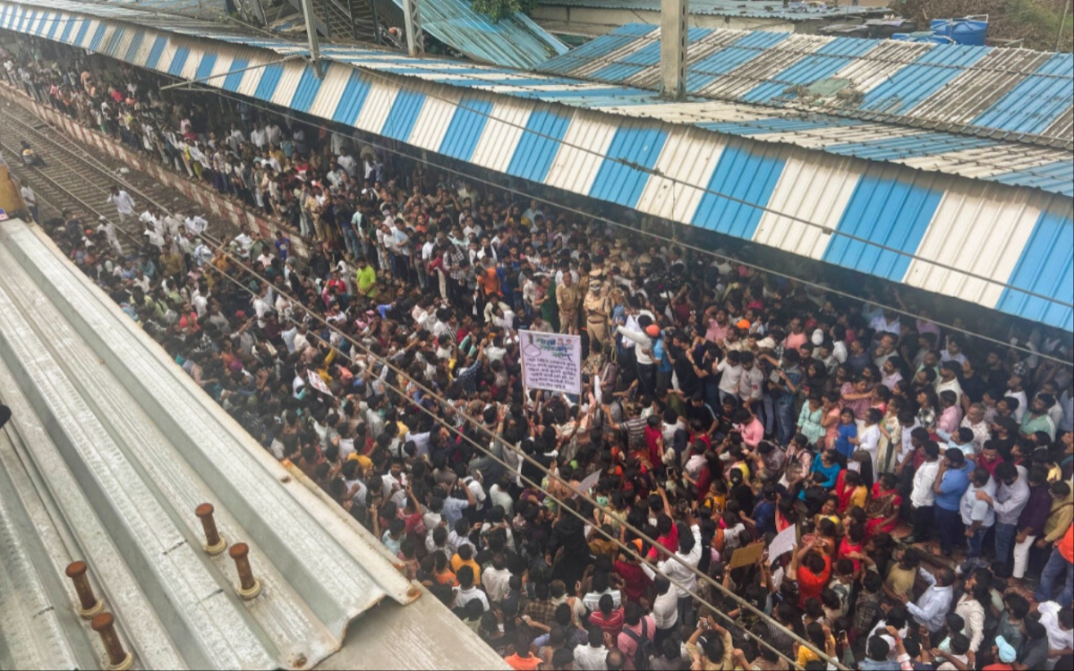 Akshay Shinde, Accused in Badlapur Sexual Assault Case, Shot Dead After ...