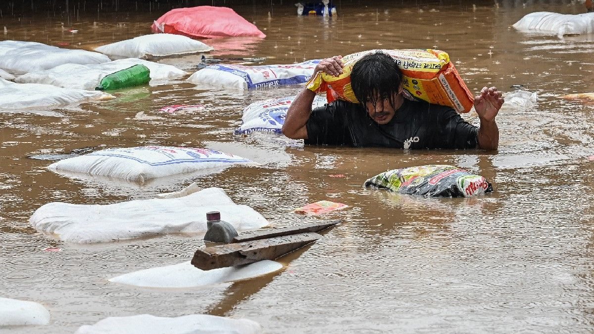 148 Killed, Dozens Missing After Heavy Rainfall Triggers Floods ...