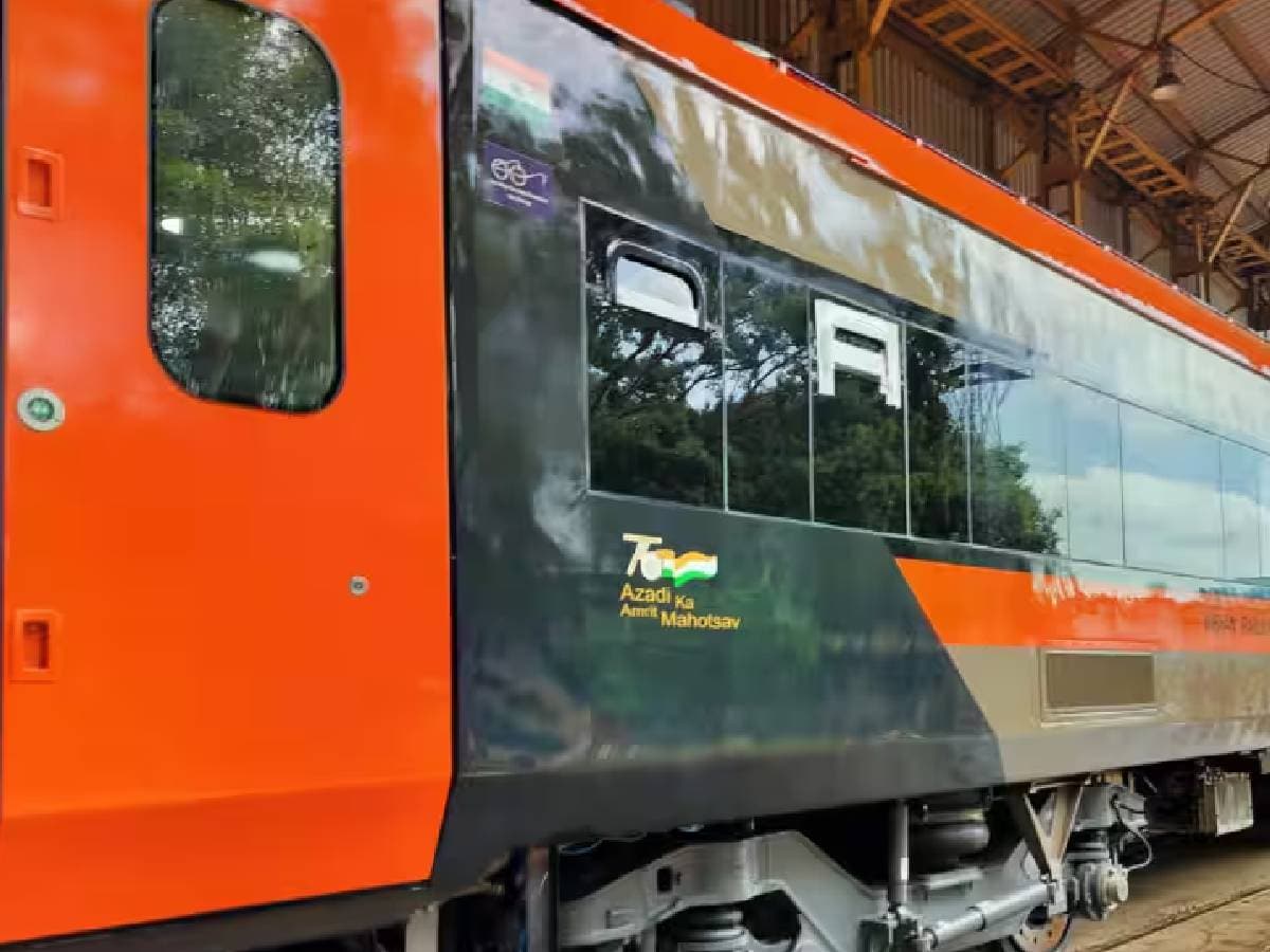 Vande Bharat Prototype Sleeper Train in Pics: See Design, Features ...