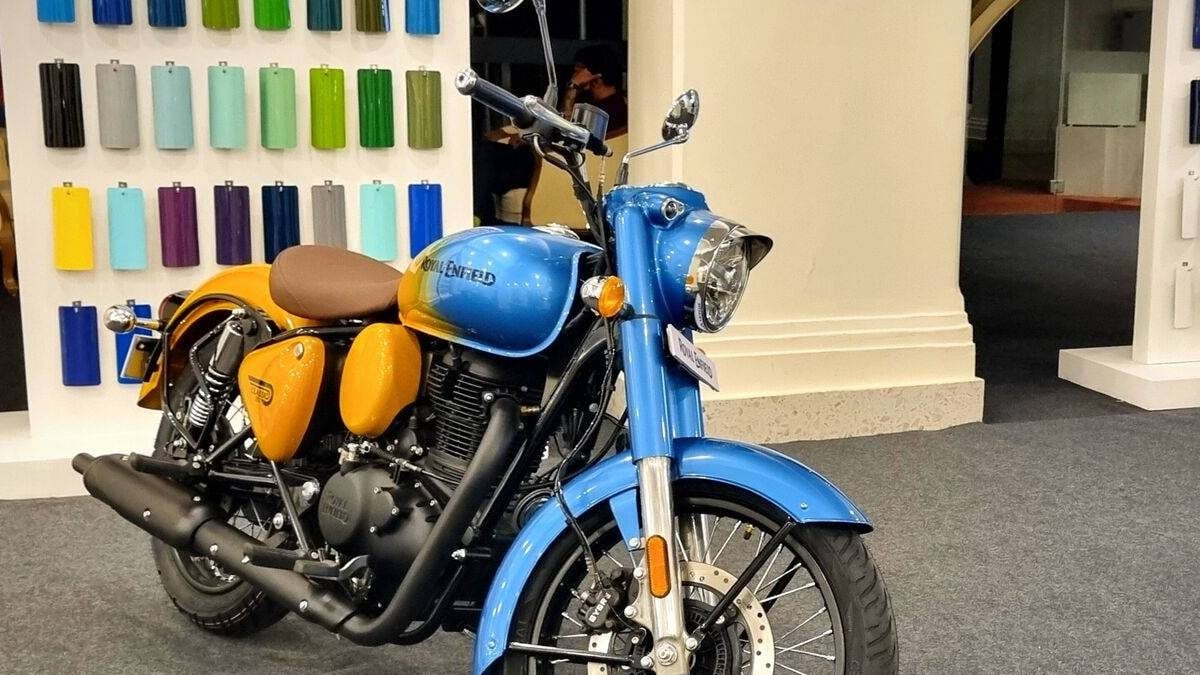 Royal Enfield Rolls Out Factory Custom Program For 2024 Classic 350 ...