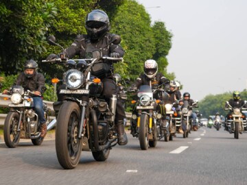 Over 41,730 Royal Enfield Owners Unite For One Ride, Full Details ...