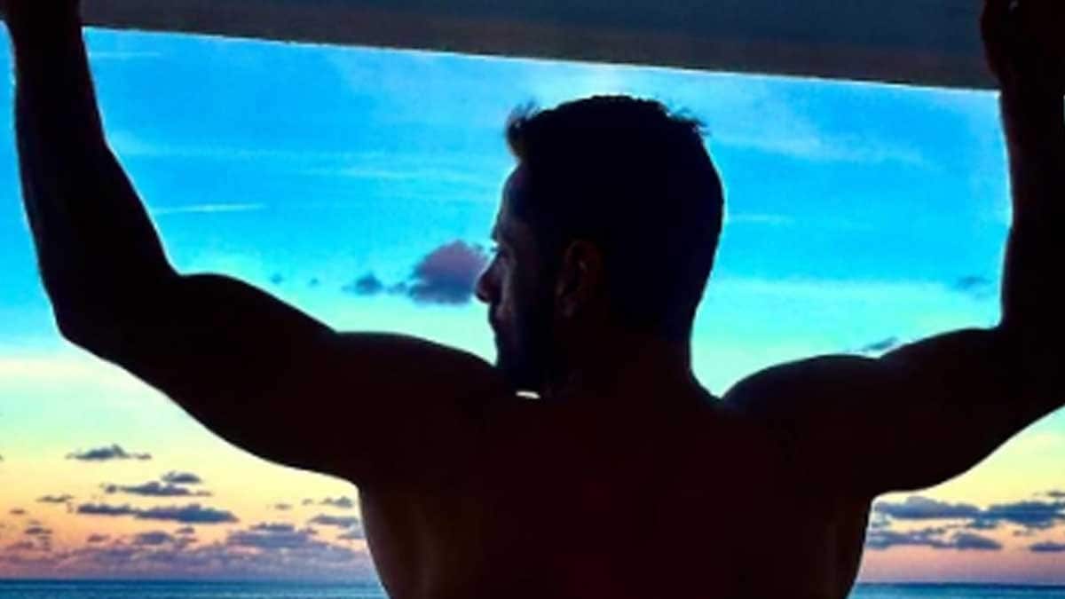 Fardeen Khan Shows Off Ripped Physique While Shooting Housefull 5 ...