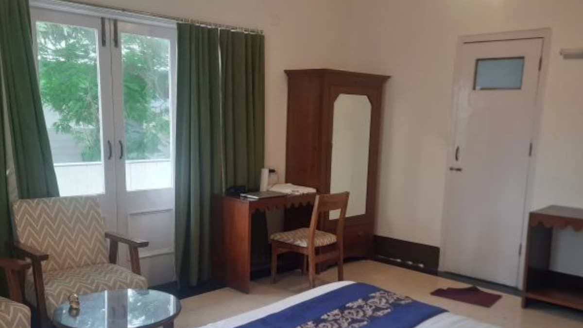 Pune Man Shares Why He Chose Hotels Over Rentals In Mumbai | Viral News ...