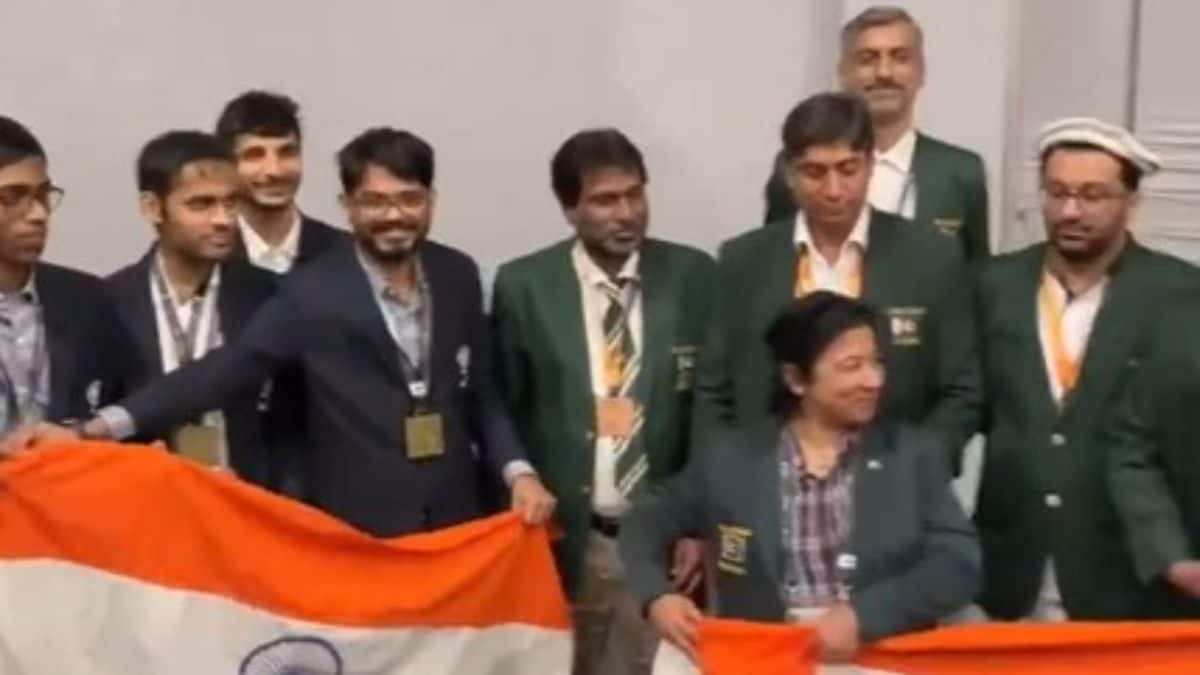 Pakistan Team Pose With Indian Flag at Chess Olympiad | WATCH Viral ...
