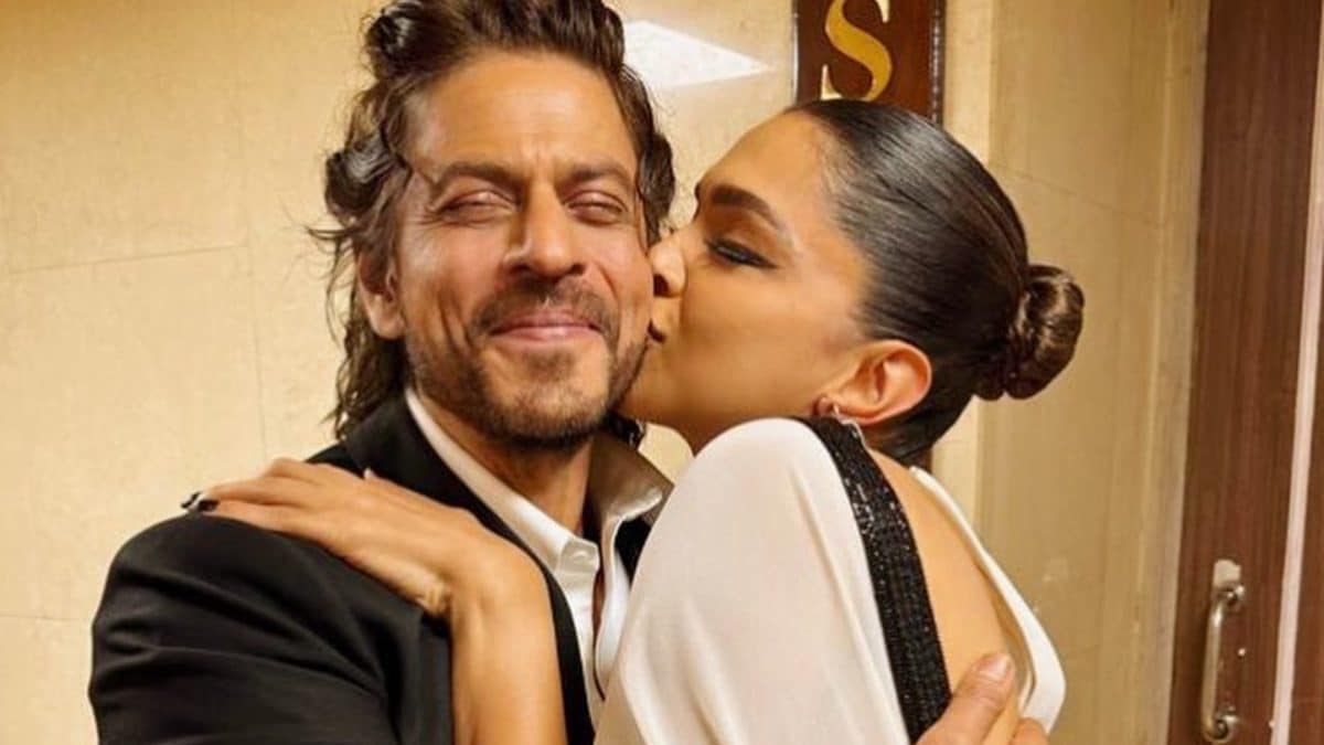 Shah Rukh Khan Visits Deepika Padukone in Hospital to Meet Her Newborn ...