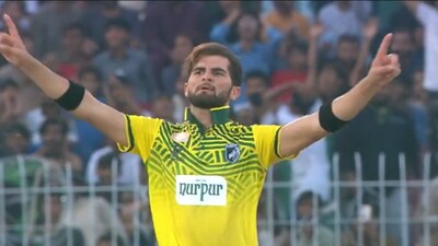 Babar Azam vs Shaheen Afridi: Pakistan Pacer Strikes Iconic Pose in ...