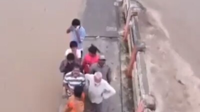 Man Drives Bulldozer To Flooded Telangana Bridge To Save Nine Lives ...