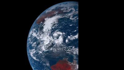 Stunning Timelapse Captures 24 Hours on Earth from Space | Watch Viral ...