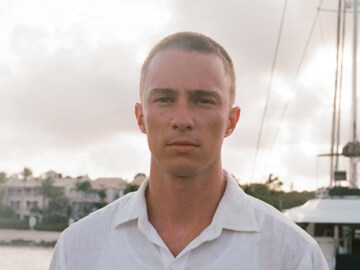 Drew Starkey Opens Up On Steamy Scenes With Daniel Craig And Role In ...