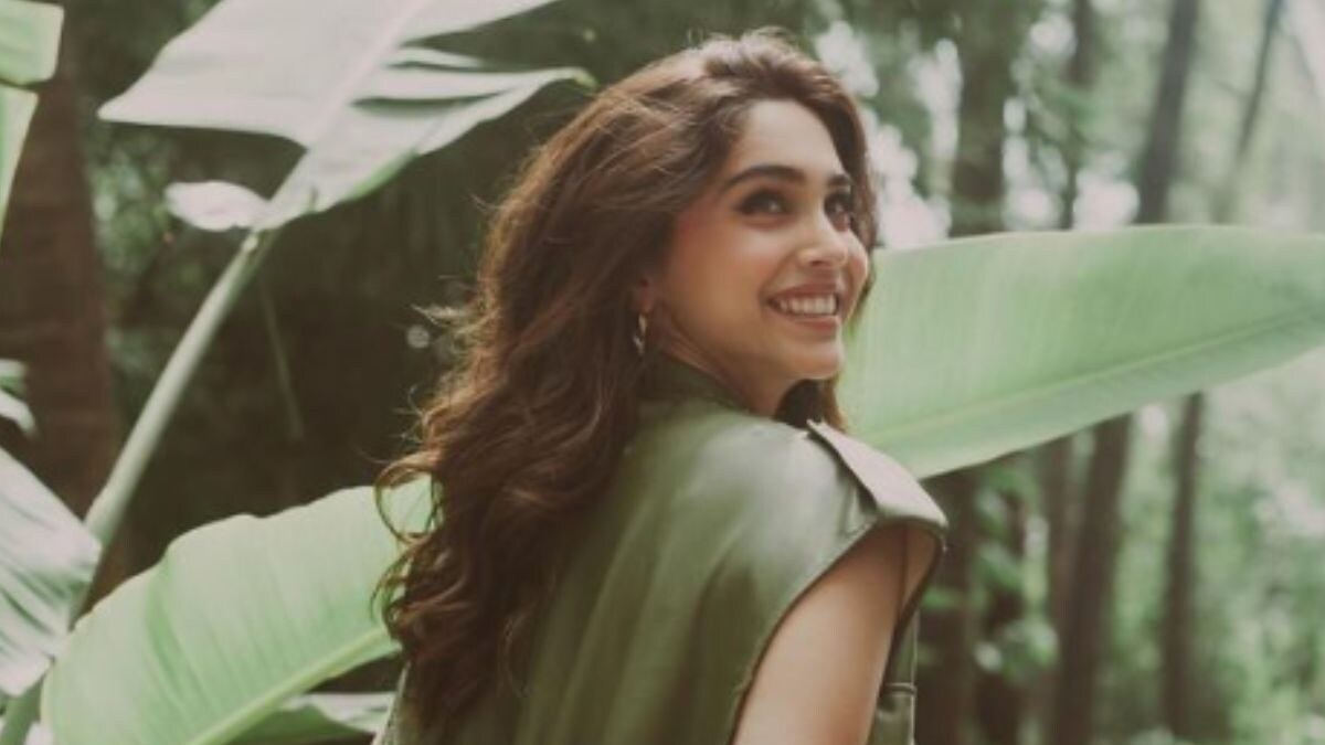 Did You Know A Young Sharvari Wagh Used To Mimic Aishwarya Rai Bachchan ...