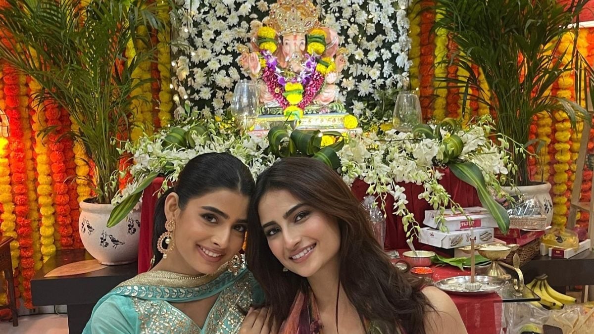 Palak Tiwari Bids Adieu To Ganpati Bappa, Performs Puja With Family And ...