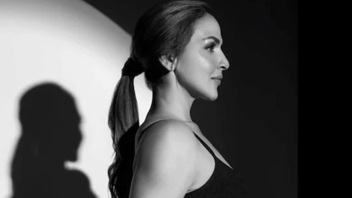 Actress Esha Deol Channels Retro Vibes In Her Black-and-white Portrait ...