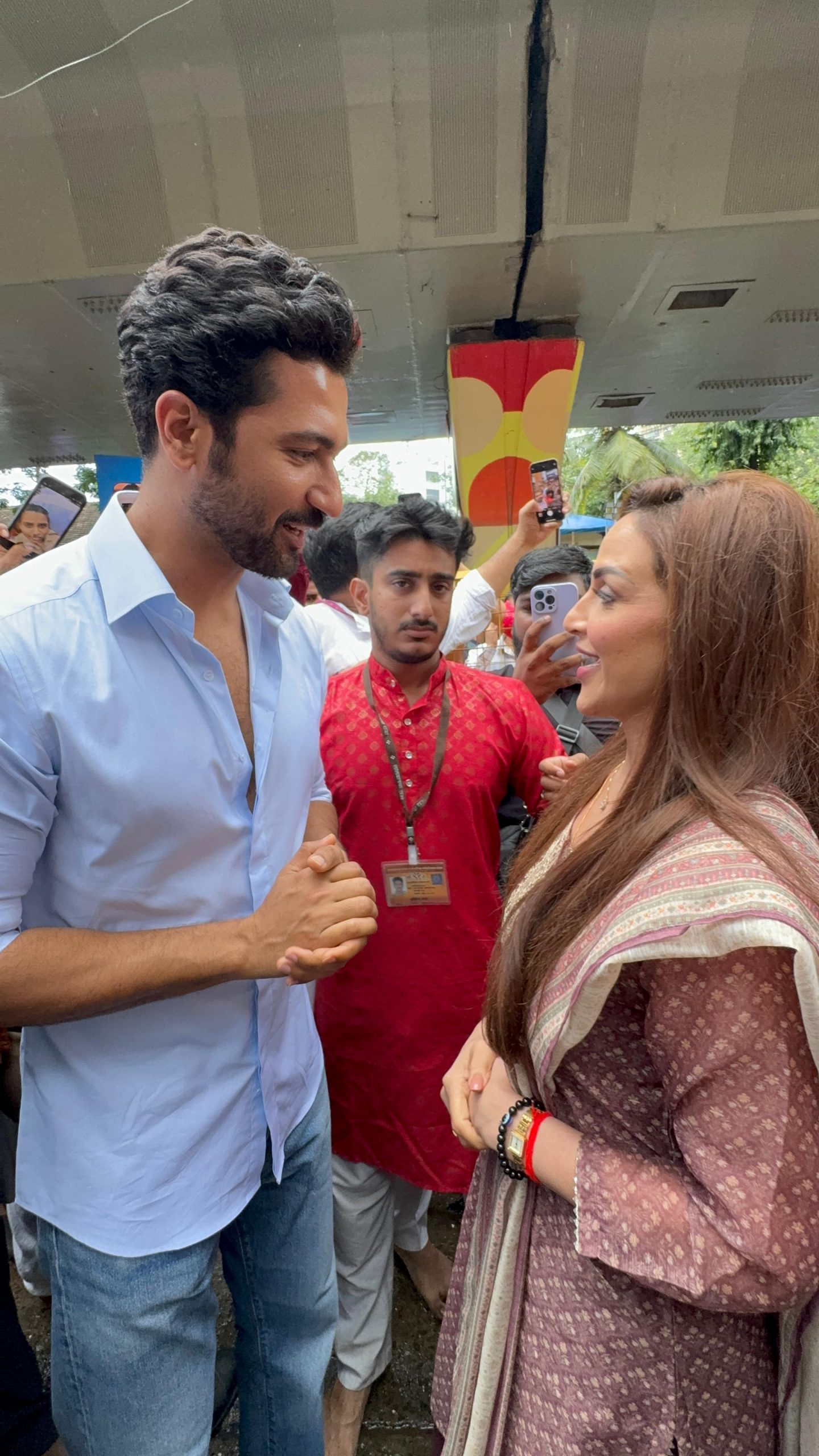 Vicky Kaushal Seeks Blessings From Lalbaugcha Raja After Ganpati ...