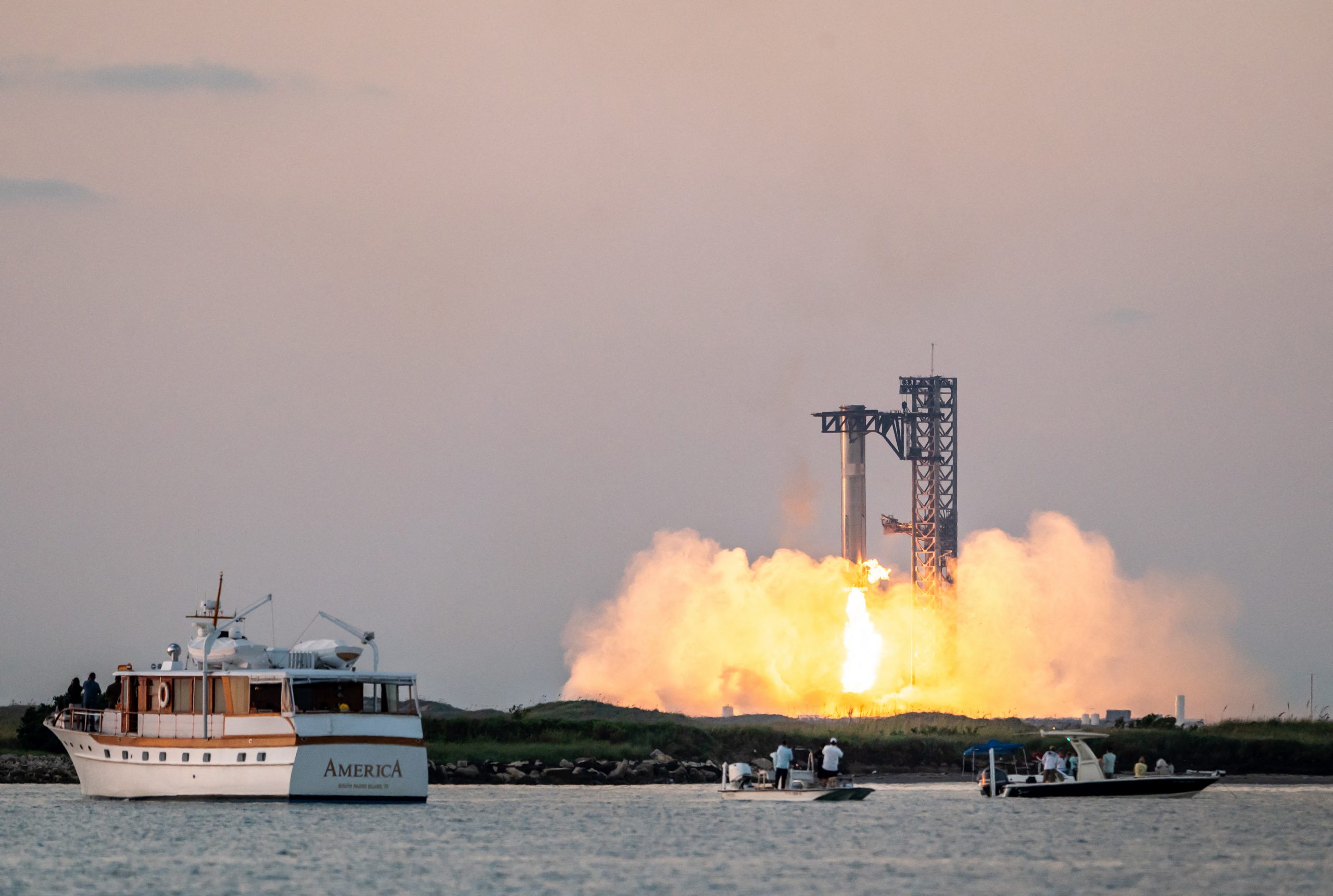 SpaceX Makes History As Mechanical Arms Catch Giant Starship Booster ...