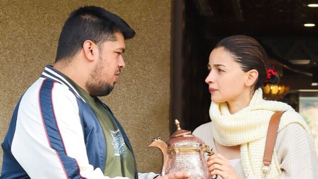 Alia Bhatt Looks Gorgeous In New Photos From Kashmir Shoot Of Alpha With Sharvari; See Here ...