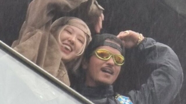 Who is Bruno Mars Dating? Singer Getting Flirty With BLACKPINK Star ...