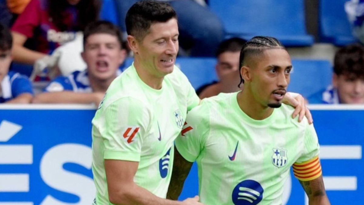 La Liga: Robert Lewandowski Treble Helps Barcelona to 3-0 Win at Alaves ...