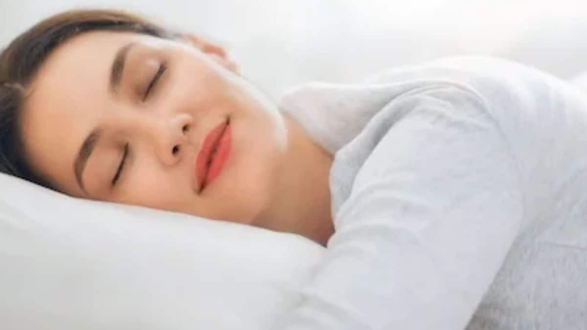 Sleeping By 10 PM Has Many Health Benefits: Research | Lifestyle News ...