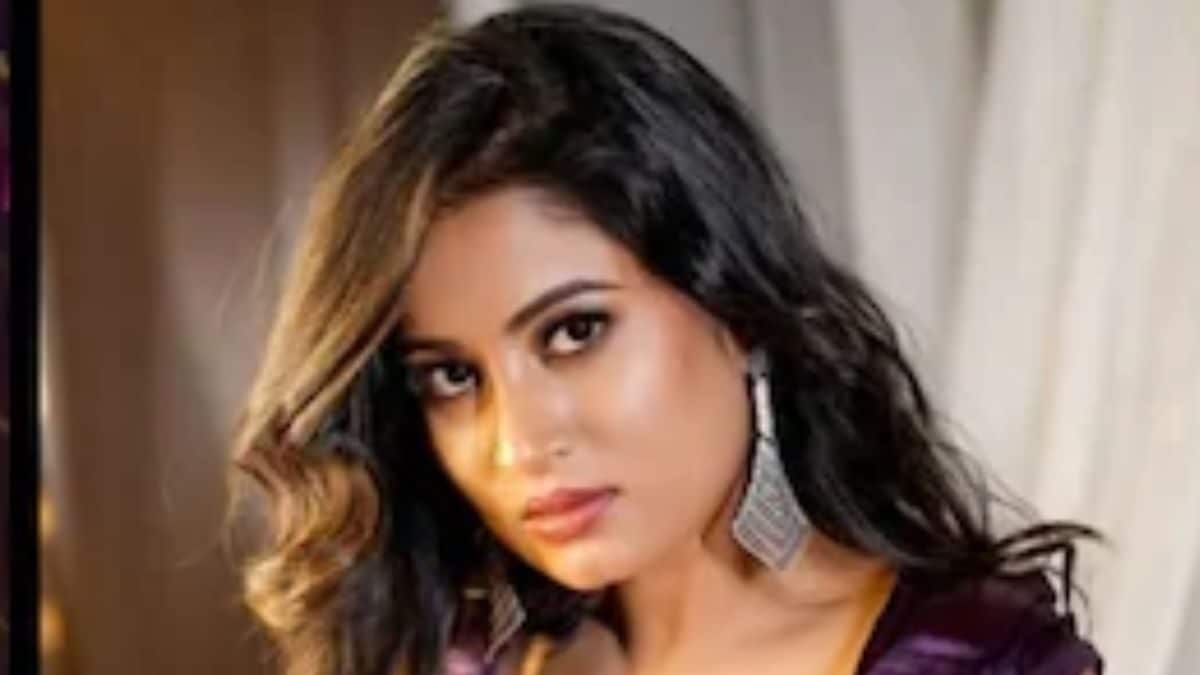 Bigg Boss Kannada Season 11: Contestant Anusha Rai Breaks Down, Throws ...