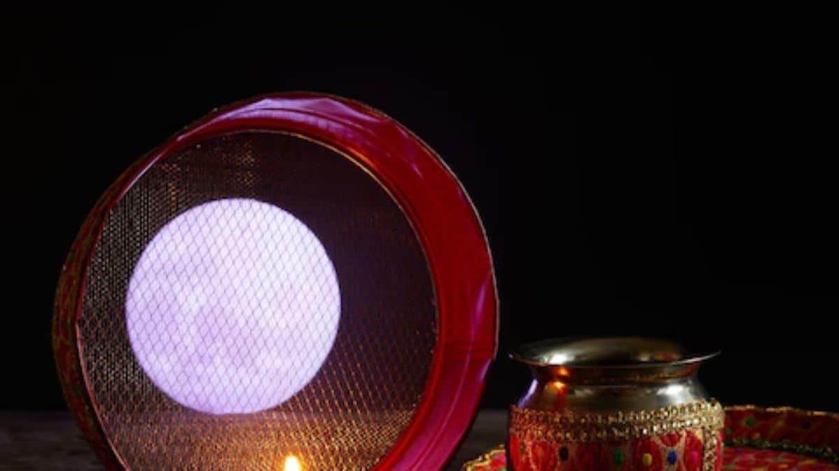 Karwa Chauth 2024: What The Karwa Pot Contains | Lifestyle News - News18