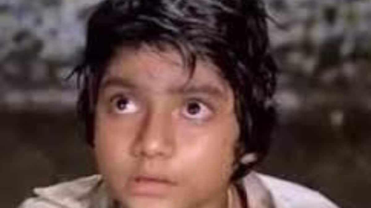 This Child Actor Became Popular Playing Young Amitabh Bachchan in the ...