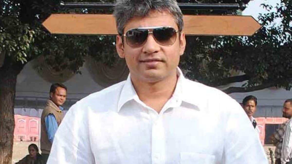 Former Cricketer Ajay Jadeja Named Heir To Jamnagar Throne | India News ...