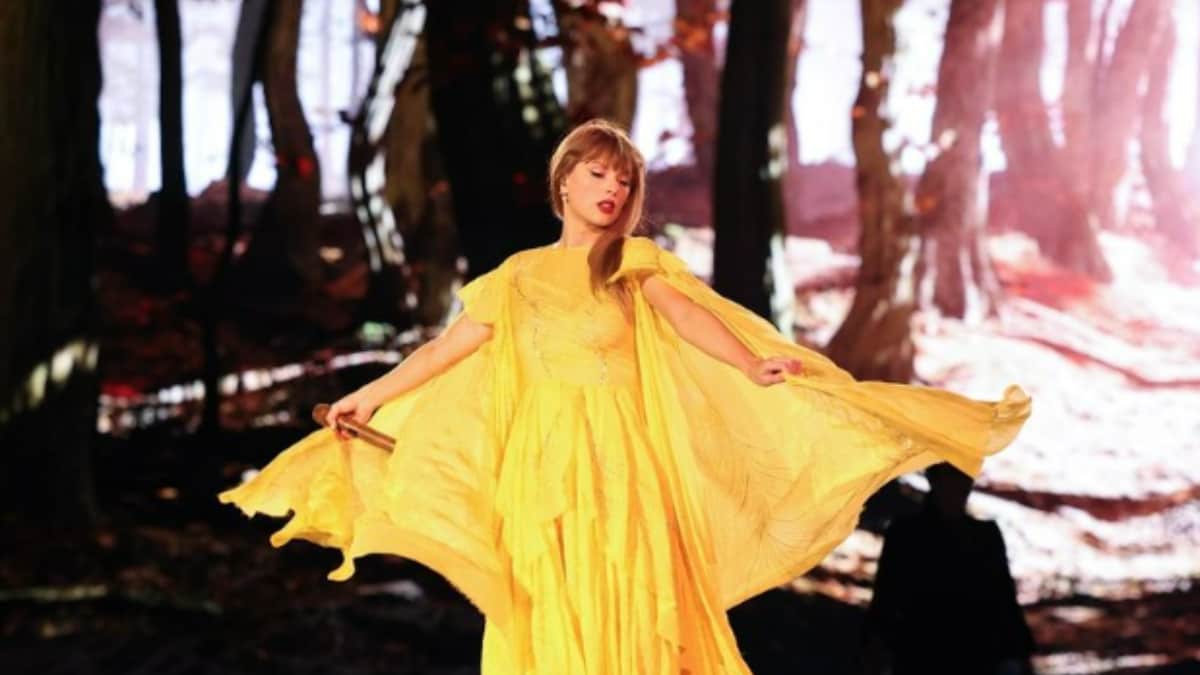 Watch: Taylor Swift Is Unstoppable As She Turns Stage Glitch Into A ...