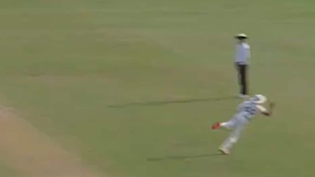 PAK vs ENG, 1st Test: Aamer Jamal Takes Stunning One-handed Catch to ...