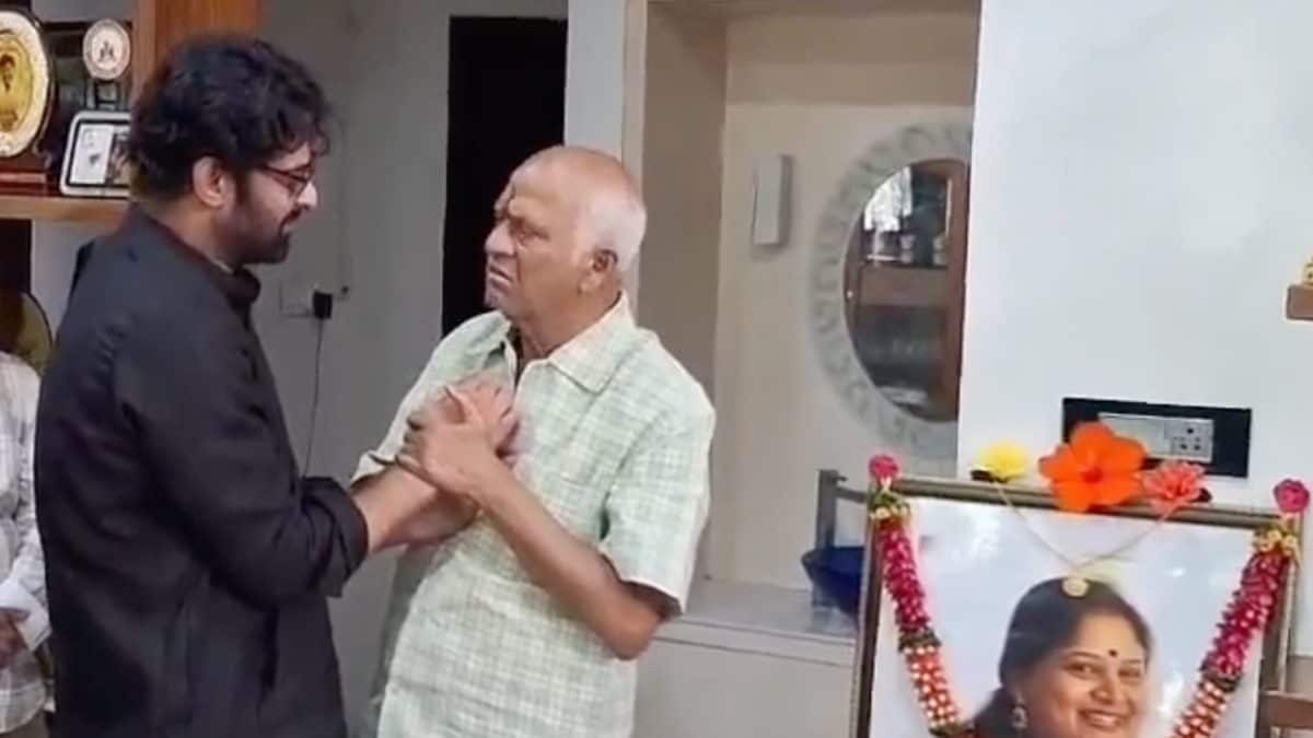 Prabhas Consoles Grieving Rajendra Prasad After Daughter Gayathri's Tragic Death at 38 | Watch ...