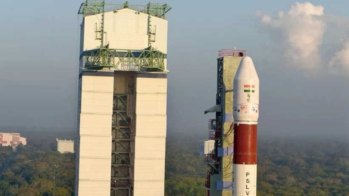 Upper Stage of PSLV-37 Rocket Enters Earth's Atmosphere as Predicted ...
