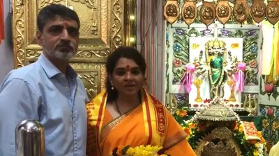 Video: Shiv Sena's Shaina NC Offers Prayers Ahead of Filing Nomination ...