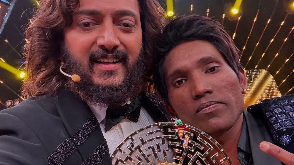 Bigg Boss Marathi 5 Winner: Suraj Chavan Lifts Trophy, Takes Home Rs 14 ...